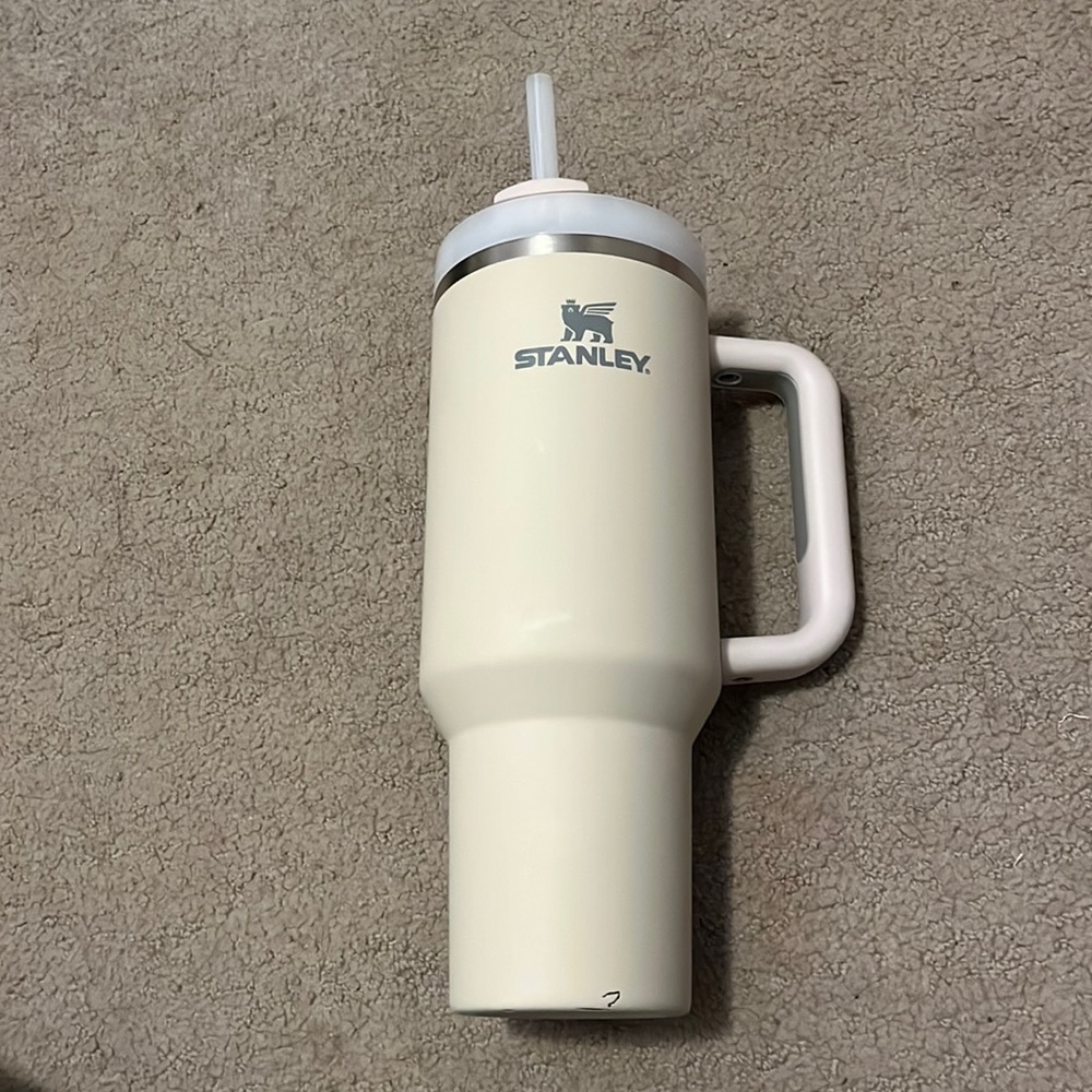 Beige 40oz Stanley Cup - Gem